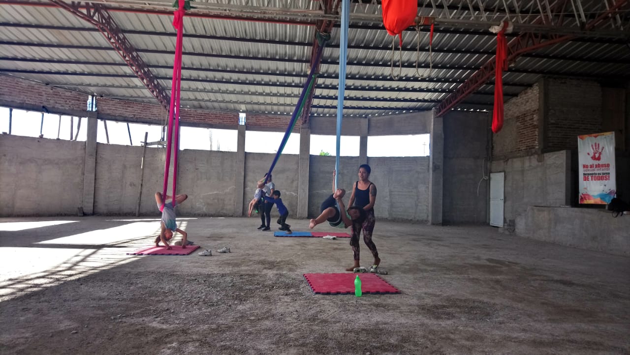 Tela acrobática, una práctica deportiva que se expande