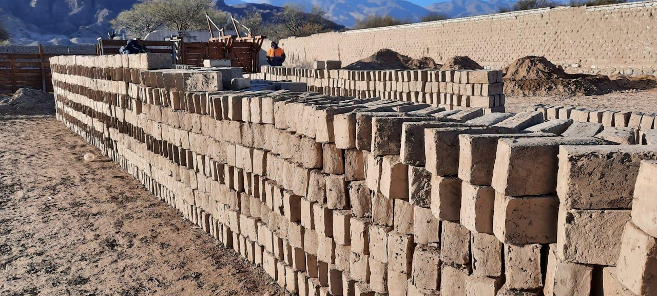 Proyecto familiar de elaboración de adobes sigue creciendo Proyecto familiar de elaboración de adobes sigue creciendo